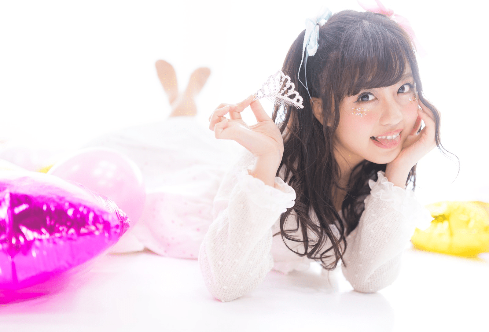 Idol singer forgets to shut off streaming camera, giggles over how much ...