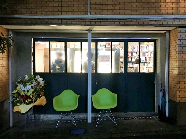 Tokyo has a new manga library with beer, and it’s everything we want in ...