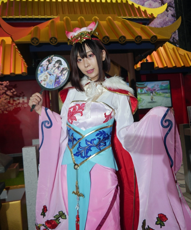 The beautiful models and awesome booths of Tokyo Game Show 2018【Photos ...