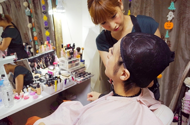 Our male reporter cross-dresses for second time, learns more about how ...