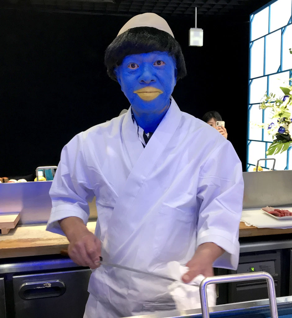 Tokyo has a BLUE sushi restaurant with all-you-can-eat BLUE sushi for ...