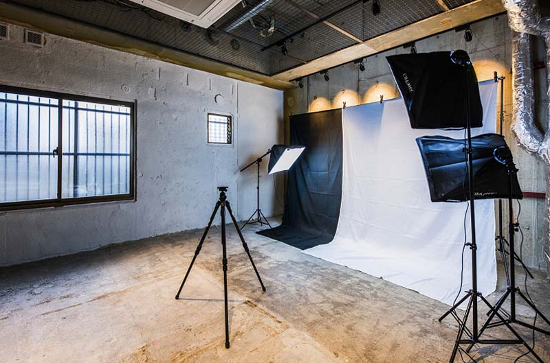 Every night can be movie night at this awesome Japanese apartment ...