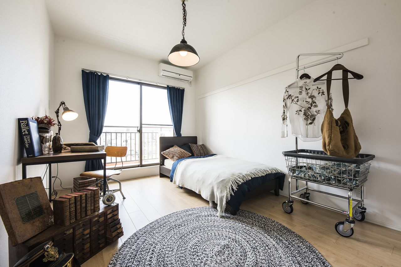 Every night can be movie night at this awesome Japanese apartment ...