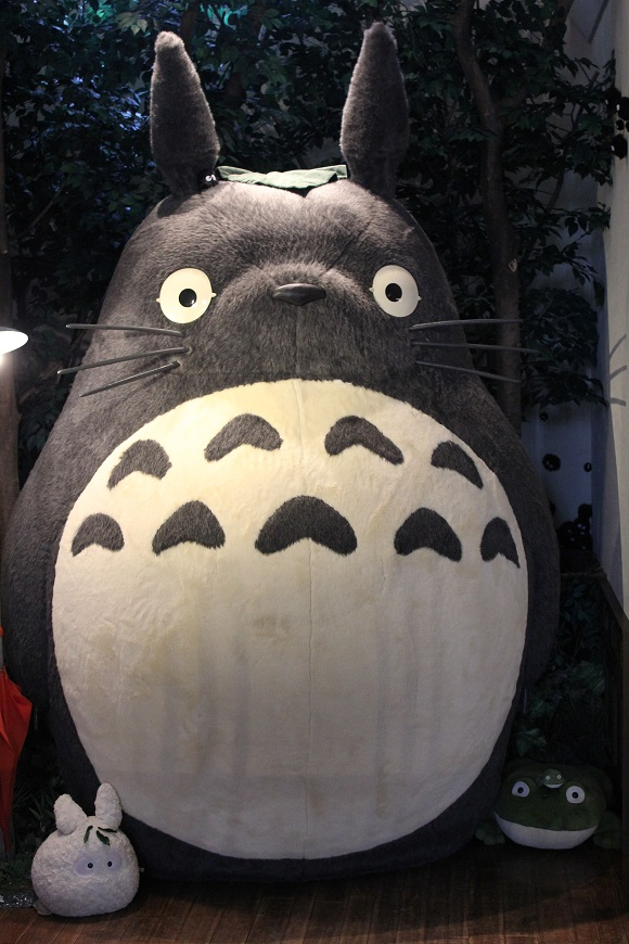 Chinese poster for Totoro’s first theatrical release in country has a ...
