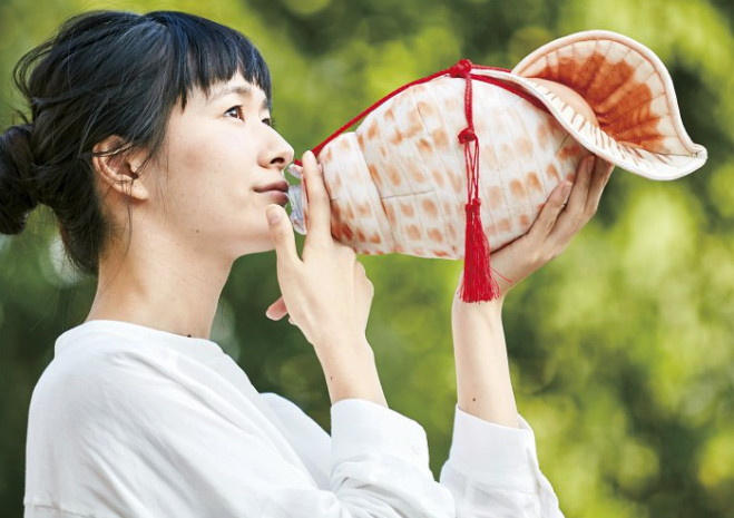 Remind yourself to drink water with this conch seashell PET bottle ...