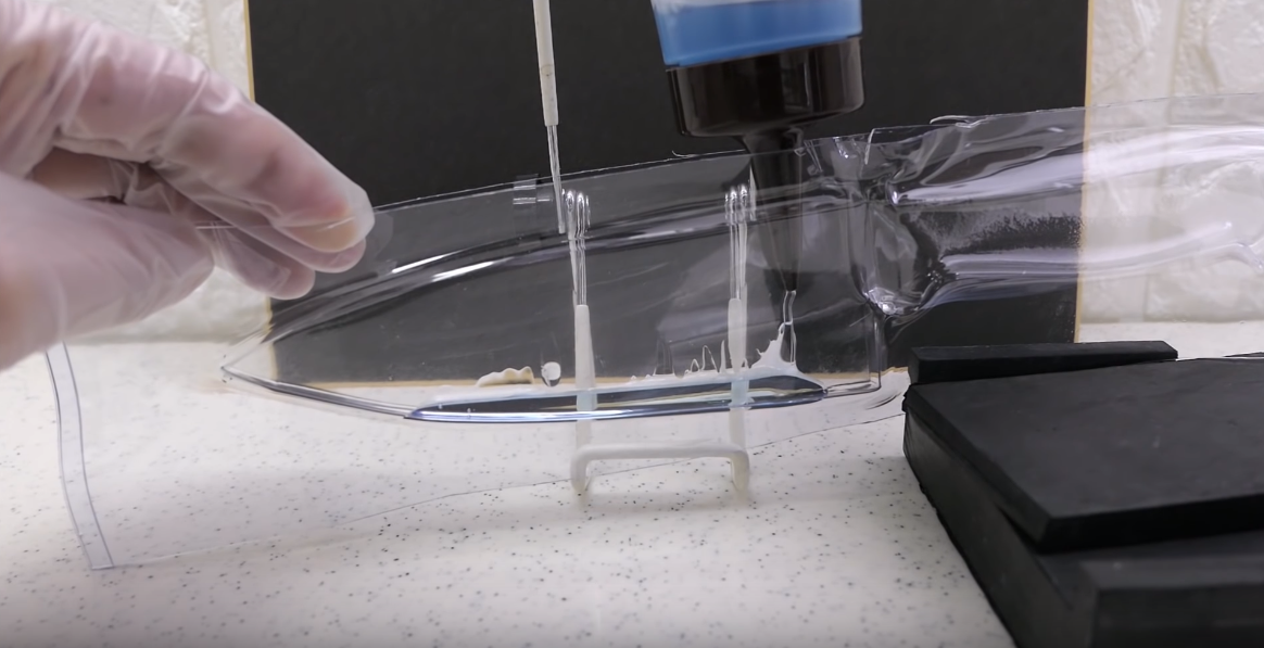 Japanese Knife Man creates a gorgeous blade with UV resin that looks ...