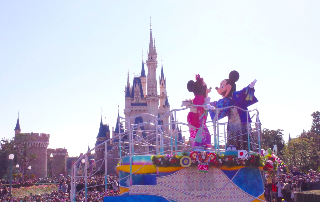Tokyo Disneyland rings in Japanese New Year with special parades ...