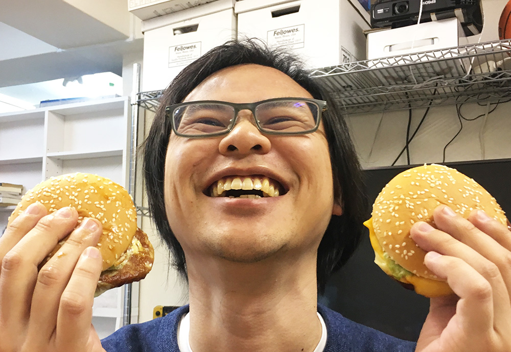 We try the new teriyaki burgers from McDonald’s Japan 【Taste Test ...