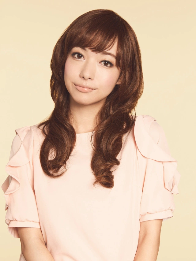 30 years of Japanese hair and makeup trends, all modeled by one ...
