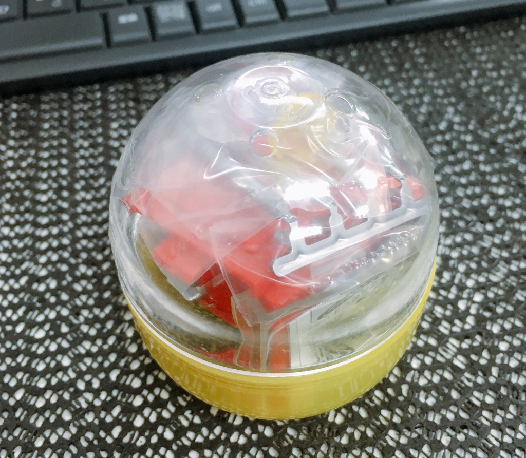 Japanese capsule toy vending machines now selling working capsule toy ...