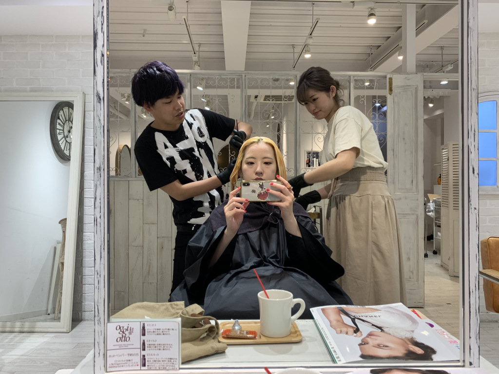 Our unrefined “potato” reporter gets a haircut by an anime hairstyle ...