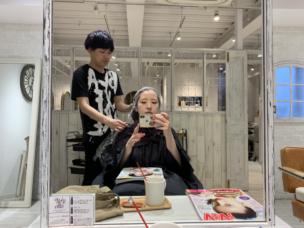 Our unrefined “potato” reporter gets a haircut by an anime hairstyle ...