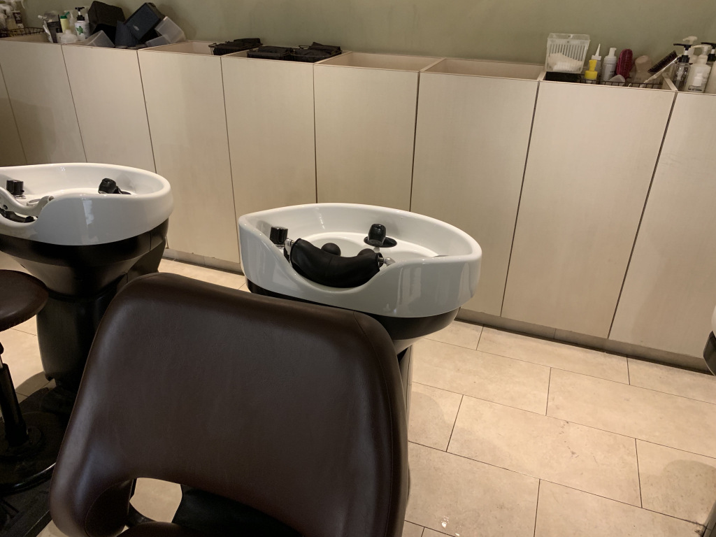 Our unrefined “potato” reporter gets a haircut by an anime hairstyle ...