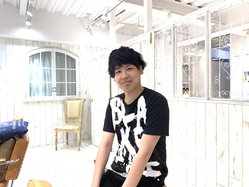 Our unrefined “potato” reporter gets a haircut by an anime hairstyle ...