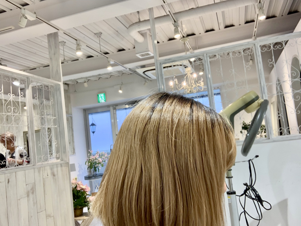 Our unrefined “potato” reporter gets a haircut by an anime hairstyle ...