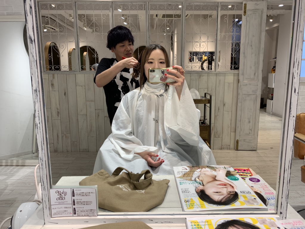 Our unrefined “potato” reporter gets a haircut by an anime hairstyle ...