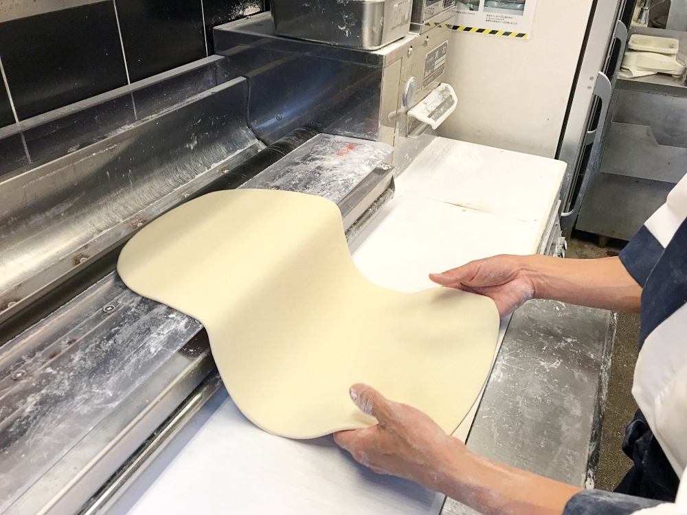 Watching a one-star certified master udon craftsman at work…at a famous ...