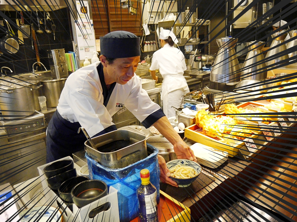 Watching a one-star certified master udon craftsman at work…at a famous ...