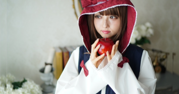 Cosplay in the rain with a Snow White raincoat from Japan | SoraNews24 ...