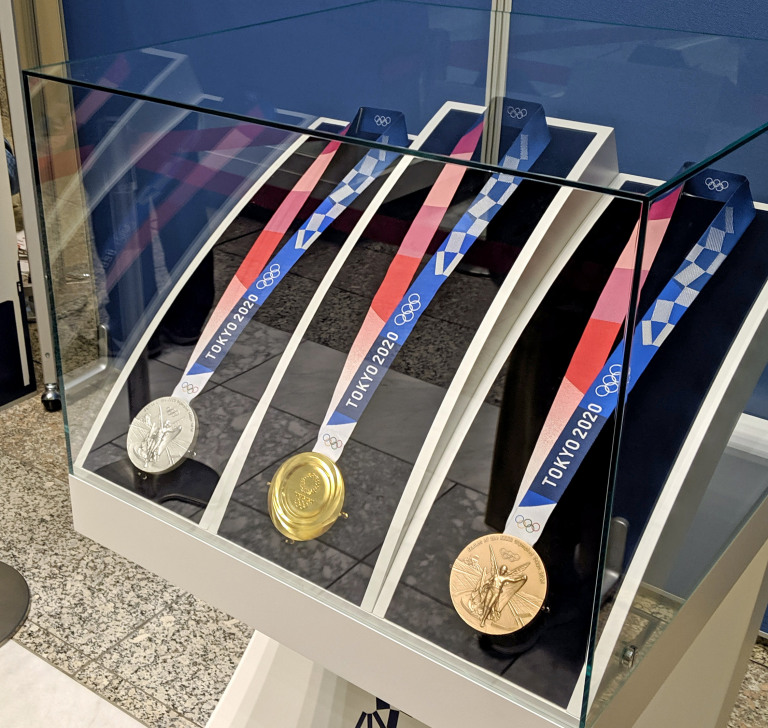 Olympic medals and torch display held in Tokyo for a very limited time ...