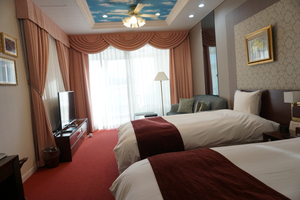 This hotel has one of the coolest katana collections in Japan, and ...