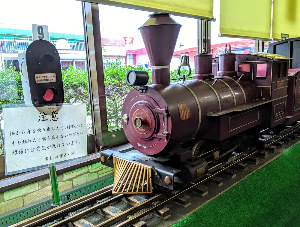 Japanese restaurant serves meals to diners via a moving steam ...