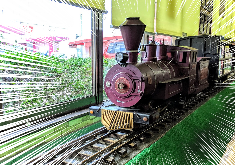 Japanese restaurant serves meals to diners via a moving steam ...