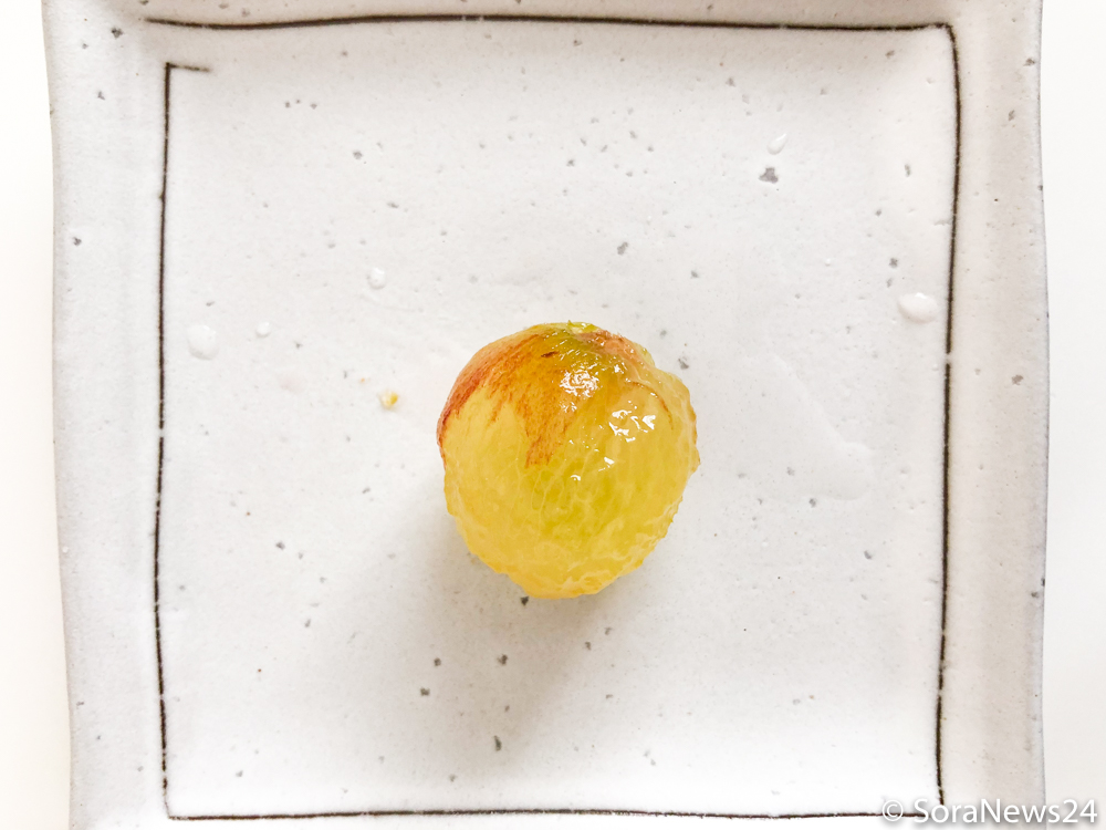 We try a $10 Japanese grape from a bunch that retails for over $400 ...