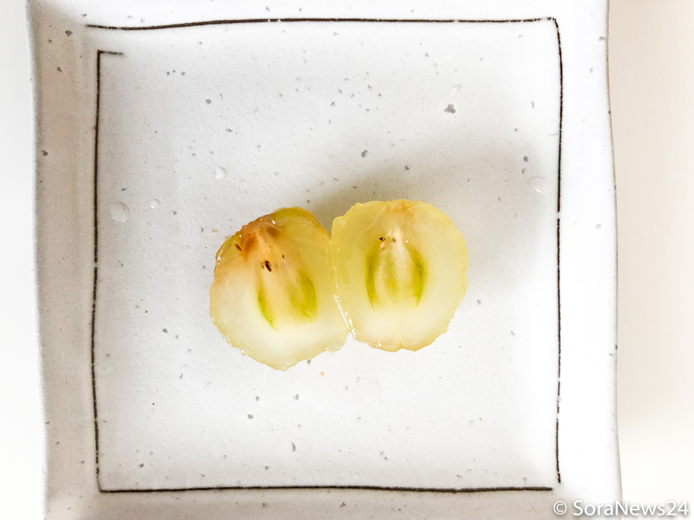 We try a $10 Japanese grape from a bunch that retails for over $400 ...