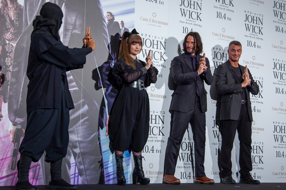 Keanu Reeves gets a ninja lesson with Kyary Pamyu Pamyu at John Wick 3 ...