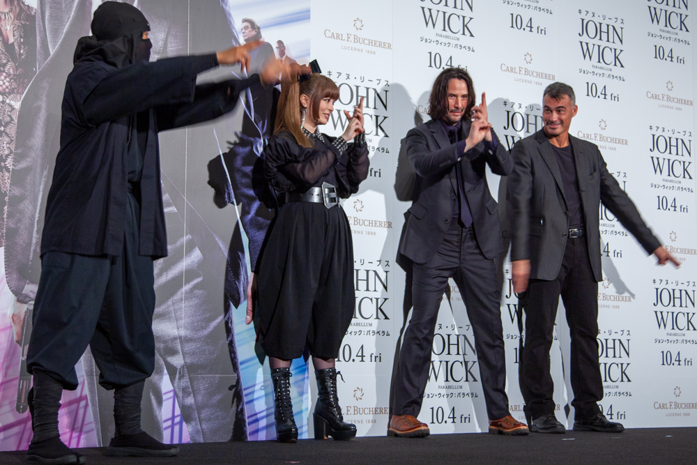 Keanu Reeves gets a ninja lesson with Kyary Pamyu Pamyu at John Wick 3 ...