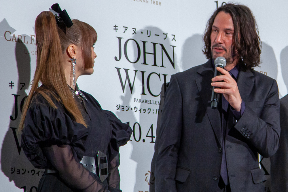 Keanu Reeves gets a ninja lesson with Kyary Pamyu Pamyu at John Wick 3 ...