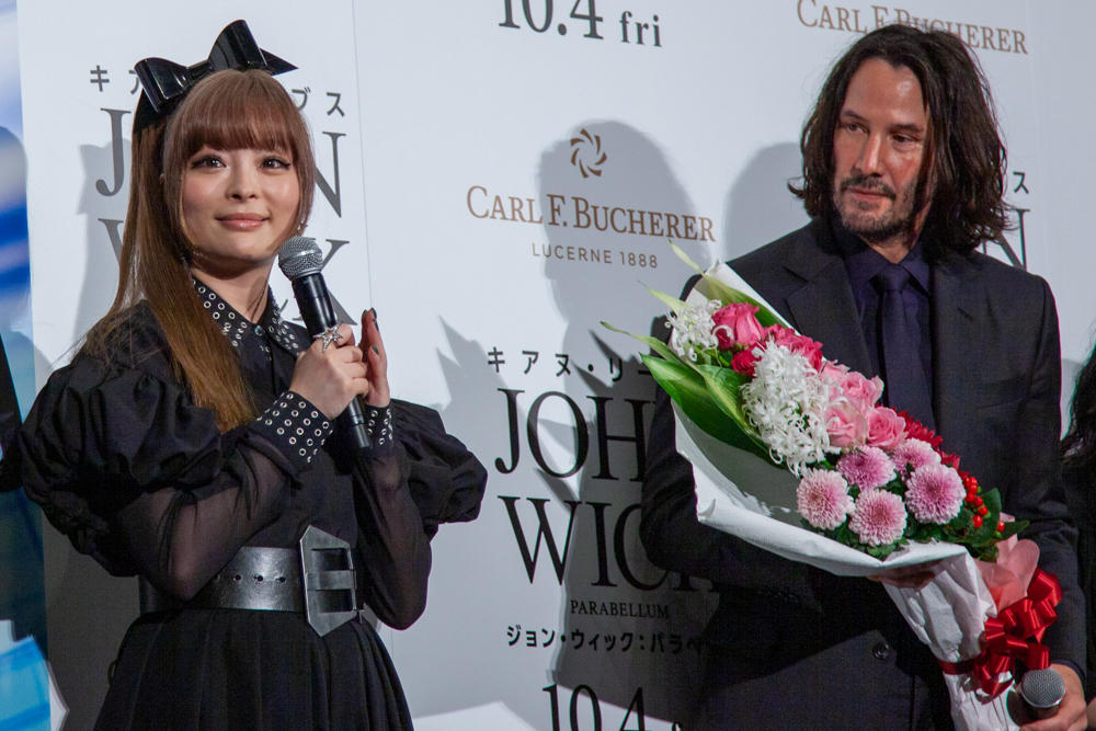 Keanu Reeves gets a ninja lesson with Kyary Pamyu Pamyu at John Wick 3 ...