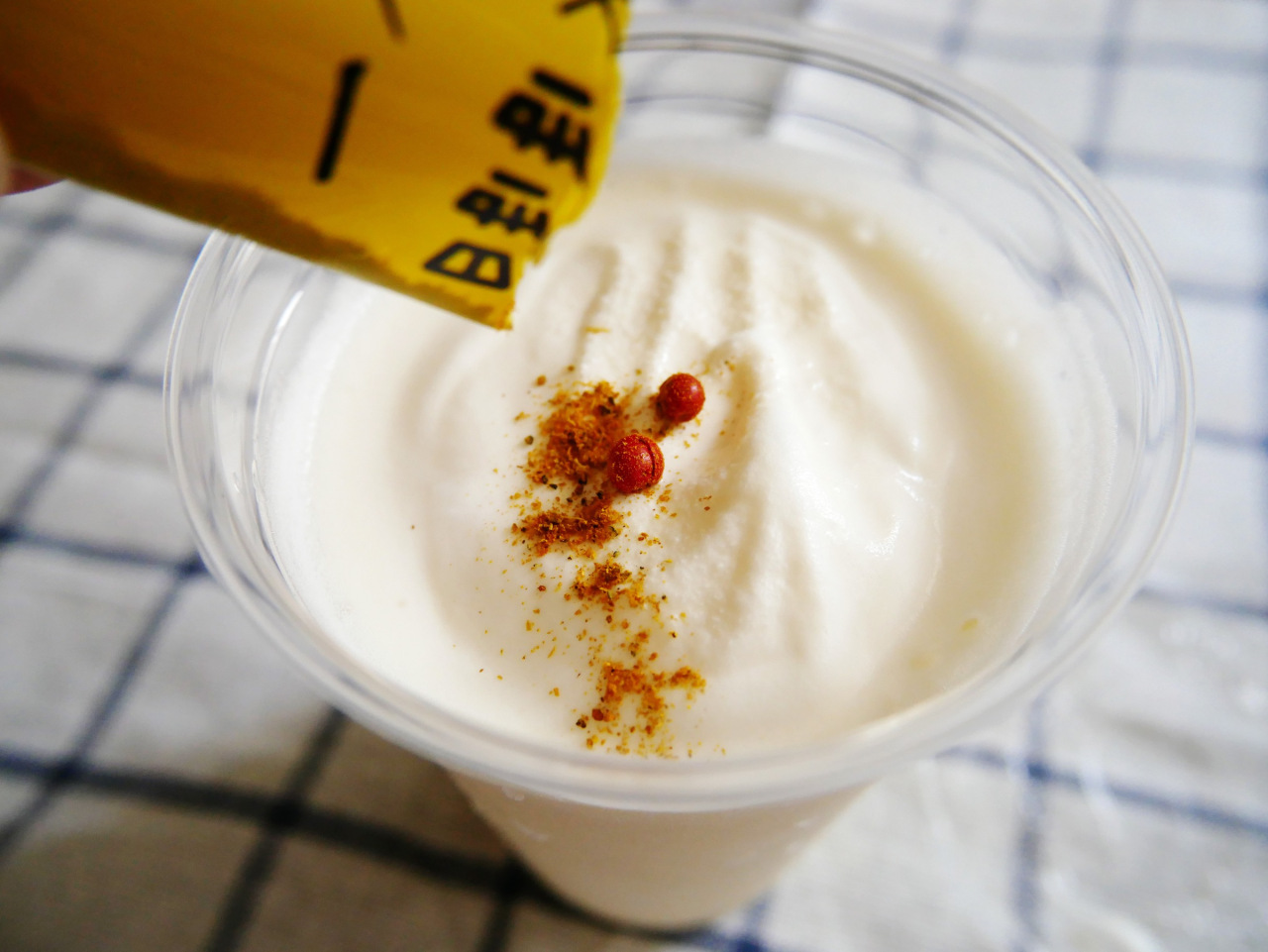 We try a curry milkshake at Mos Burger Japan 【Taste Test】 | SoraNews24 ...