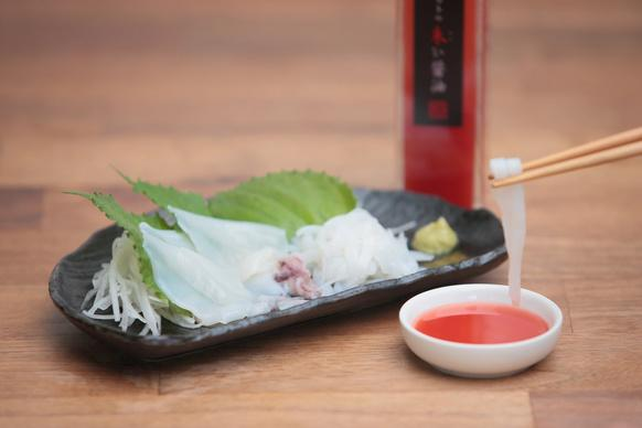 Beautiful red soy sauce from Japan uses no artificial colors, tastes ...