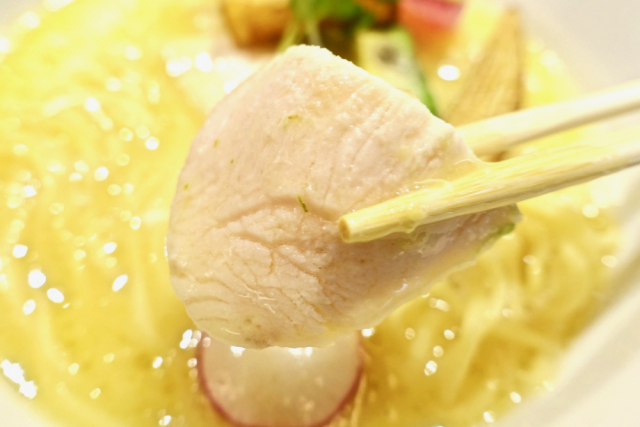 Silky golden ramen recommended by Michelin Guide is so good, we felt ...