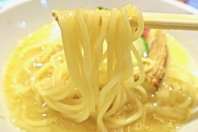 Silky golden ramen recommended by Michelin Guide is so good, we felt ...
