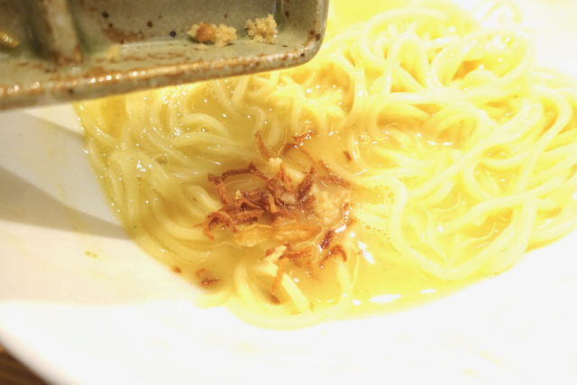 Silky golden ramen recommended by Michelin Guide is so good, we felt ...