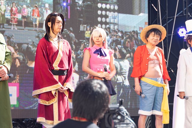 Japan’s number one cosplayer Enako wows crowds at Halloween event in ...