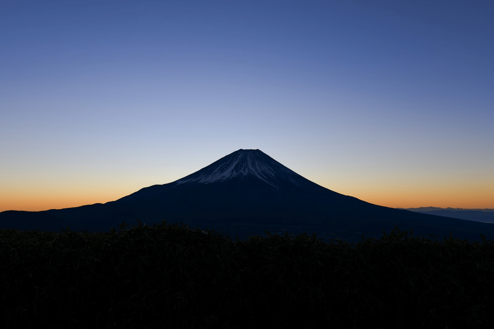 Hiker falls off Mt. Fuji while live-streaming steps from summit ...