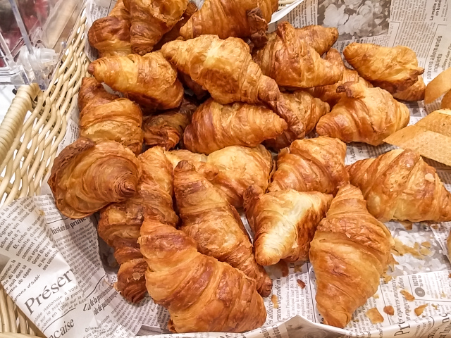 We visit the new all-you-can-eat KFC buffet restaurant in Tokyo ...