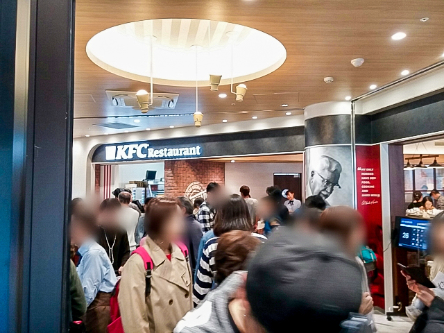 We visit the new all-you-can-eat KFC buffet restaurant in Tokyo ...