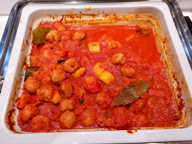 We visit the new all-you-can-eat KFC buffet restaurant in Tokyo ...