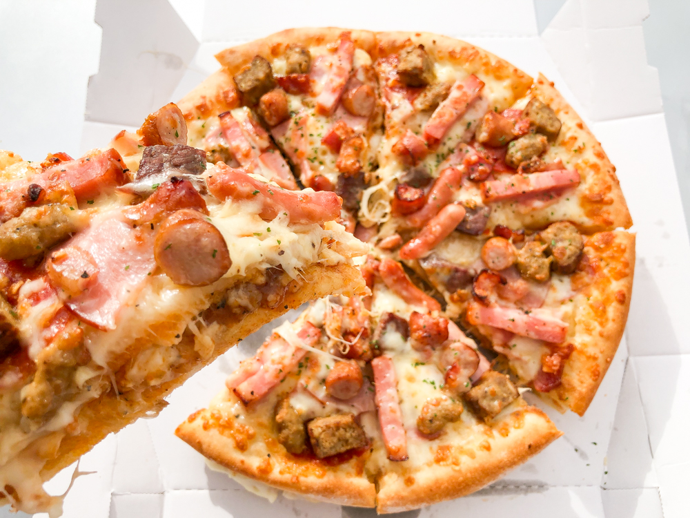 We try the giant Meat Mountain pizza sandwich from Aoki’s Japan ...