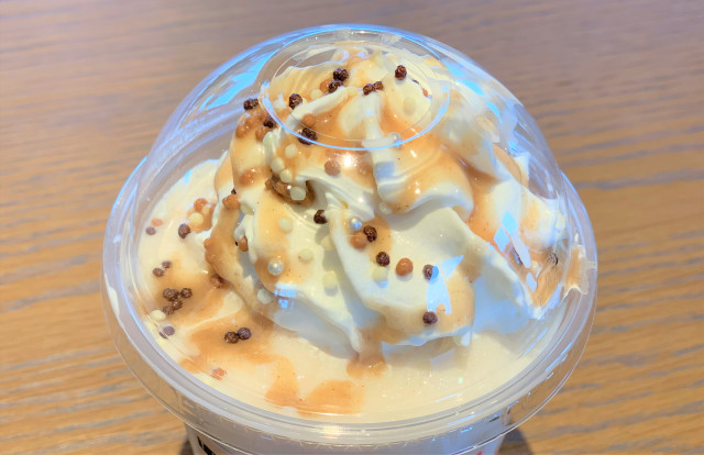 We try the Nutty White Chocolate Christmas Frappuccino from Starbucks ...