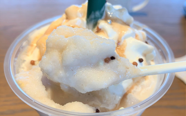 We try the Nutty White Chocolate Christmas Frappuccino from Starbucks ...