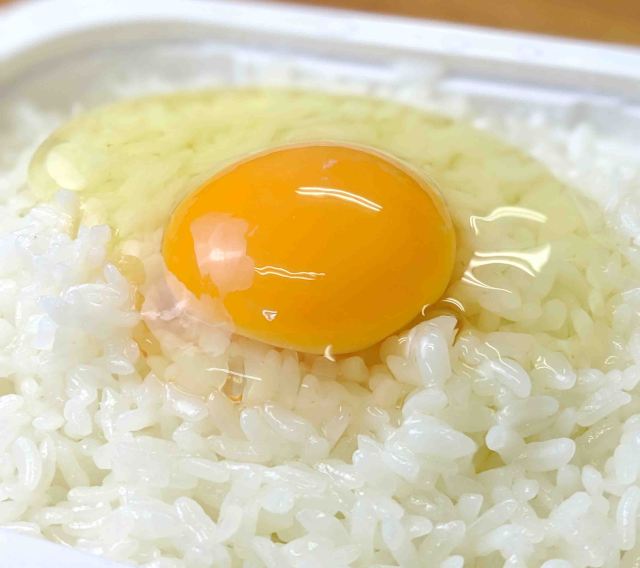 Mr. Sato warms an egg in his armpit for a delicious Japanese dish ...