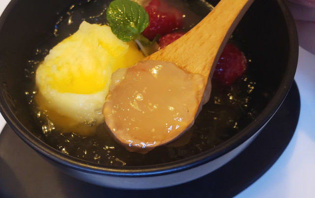 Ramen and sweets served together at this stylish ramen cafe in Shibuya ...