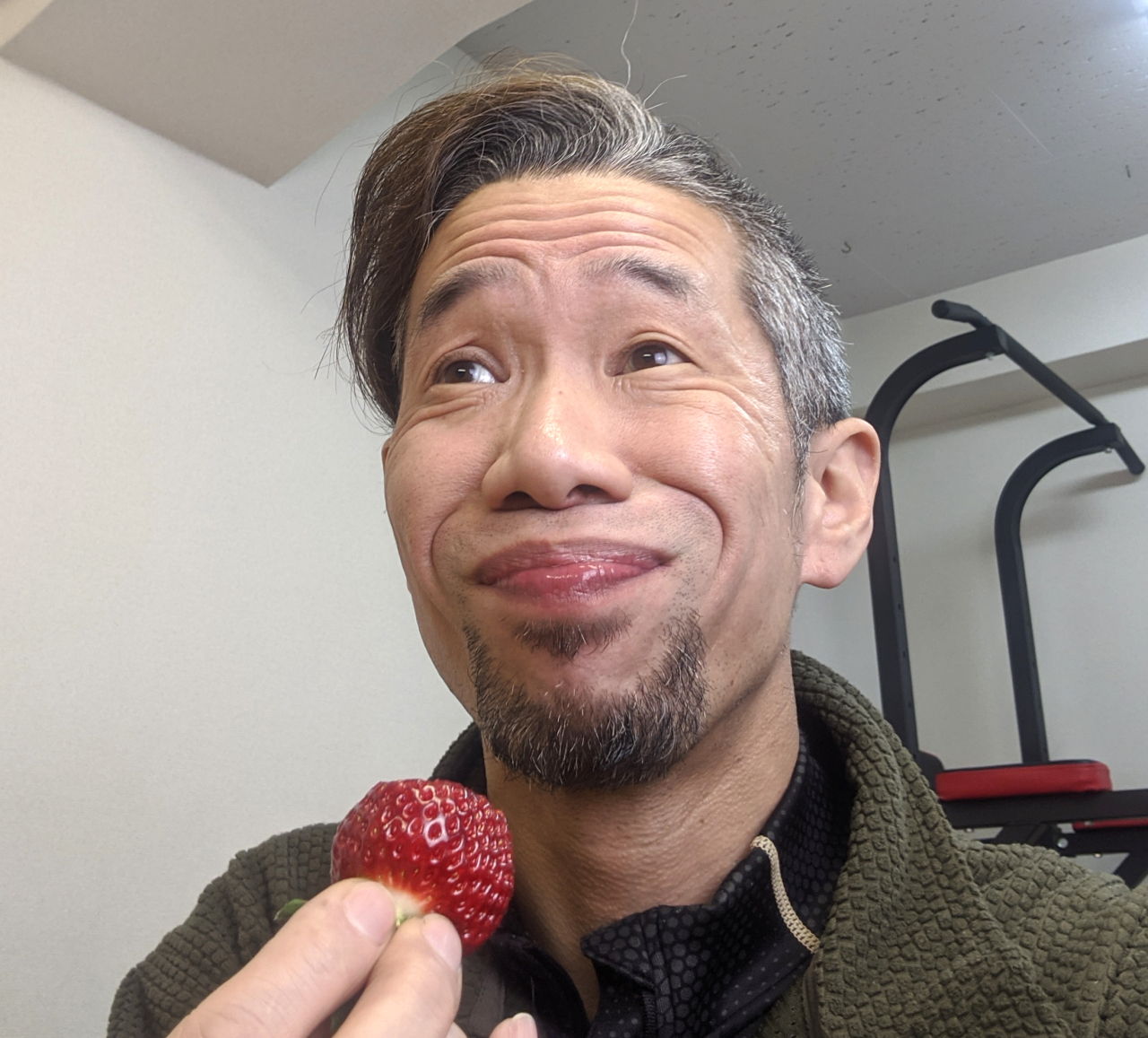 What it’s like to eat a super expensive Japanese strawberry【Taste Test ...