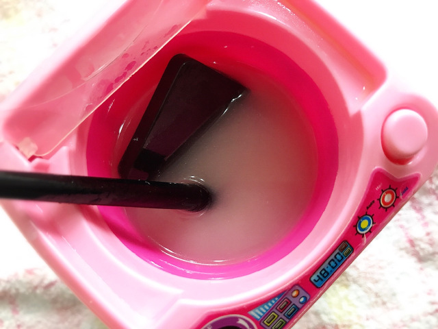 We test the cleaning power of the miniature washing machine from 100 ...